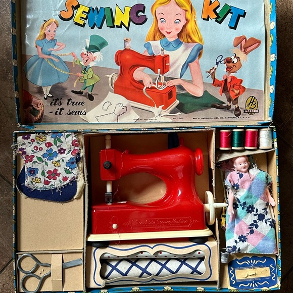 Disney | Toys | Antique Walt Disneys Alice In Wonderland Sewing Kit ...